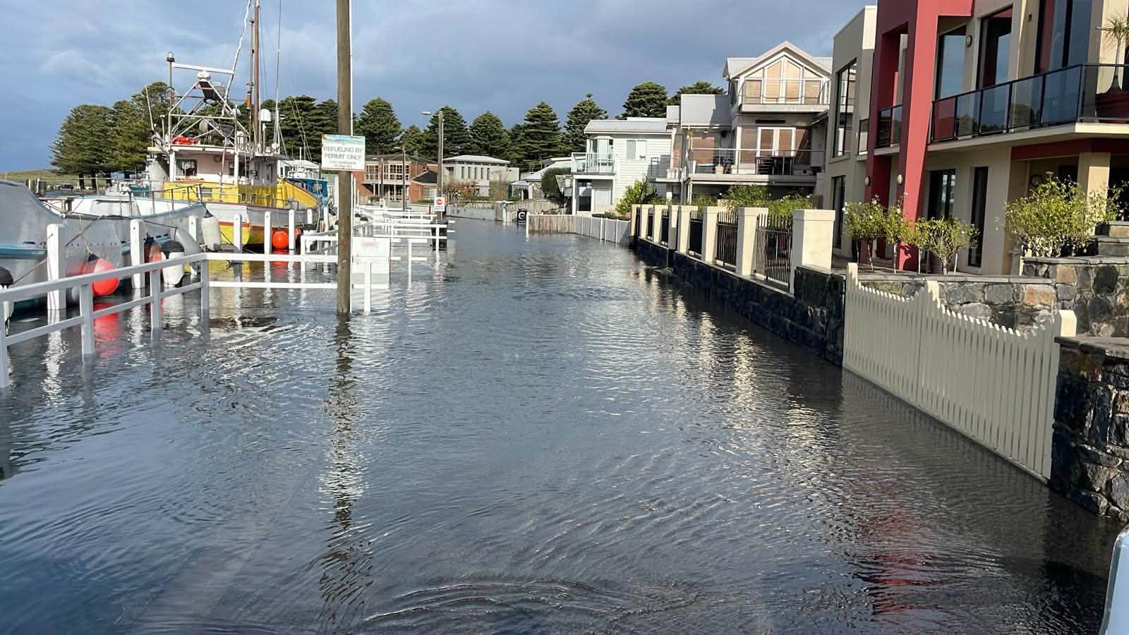 RISING TIDE, HEAVY RAIN CAUSE HAVOC | VIDEO - South West Local News