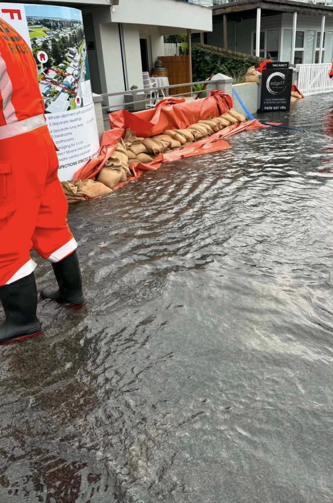 RISING TIDE, HEAVY RAIN CAUSE HAVOC | VIDEO - South West Local News